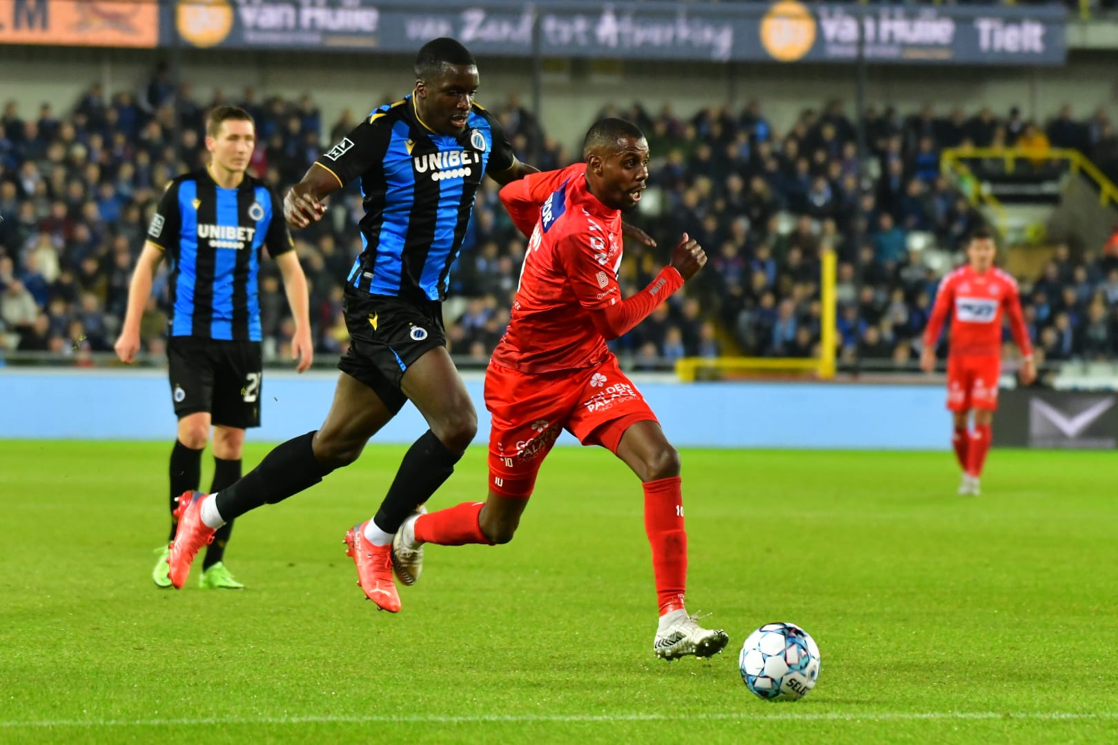 Landskampioen te sterk voor moedige Kerels : 2-0 - KV Kortrijk